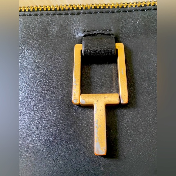 Elie Tahari | Bags | Elie Tahari Black Leather Crossbody Purse | Poshmark